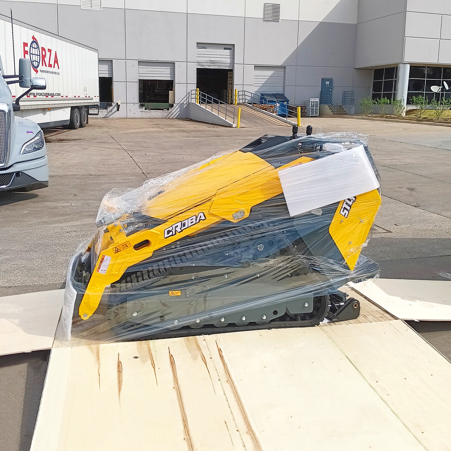 Mini Skid Steer Stand On Compact Track Loader with 25HP Diesel Engine